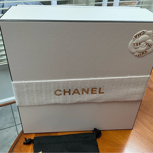 CHANEL | Other | Chanel Holiday 224 Gift Box Limited Edition Chanel ...